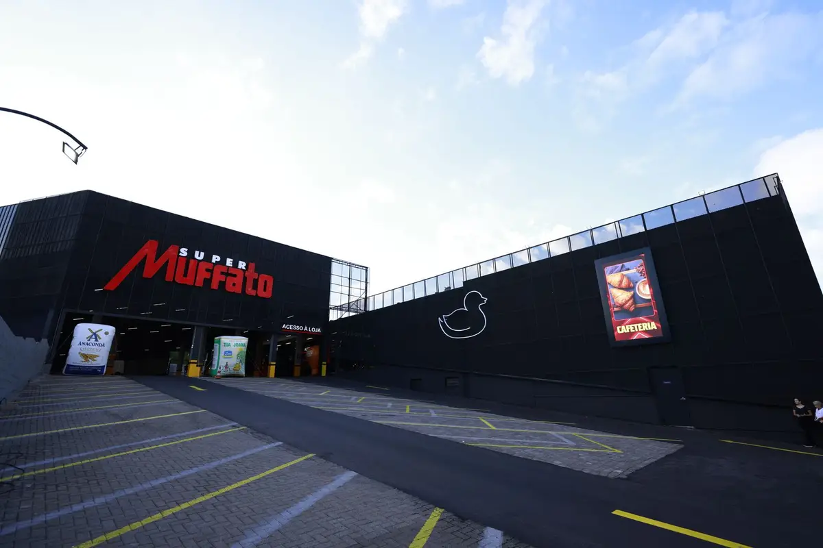 Super Muffato e Patão apresentam novidades em loja modernizada